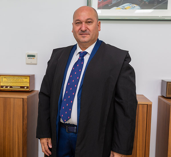 Miguel Ángel Vega - DE TRINIDAD Y ASOCIADOS ABOGADOS